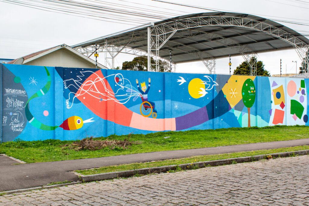 Fachada e muros do Centro de Reabilitação e Convivência Pequeno ...