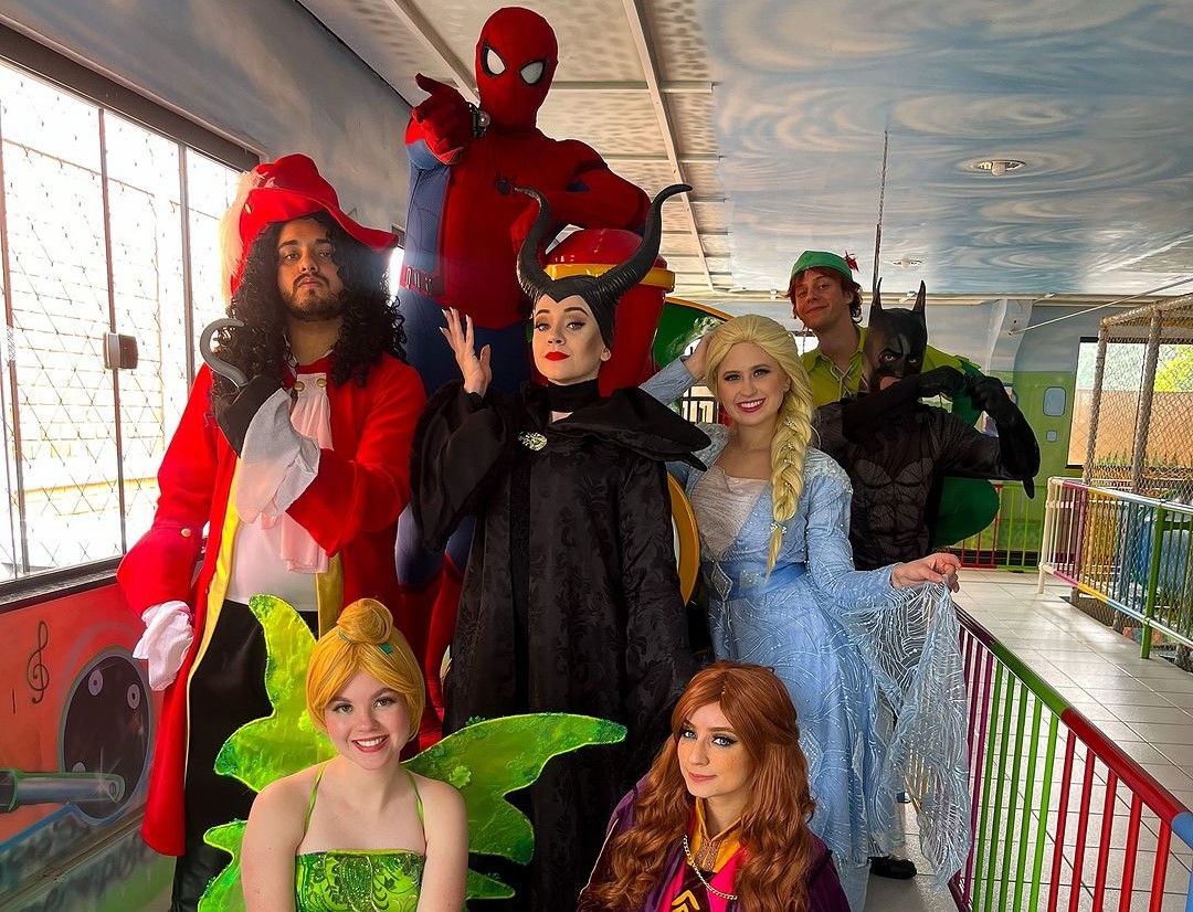 Personagens Disney e heróis no Teatro Espaço da Criança - Muralzinho de ...